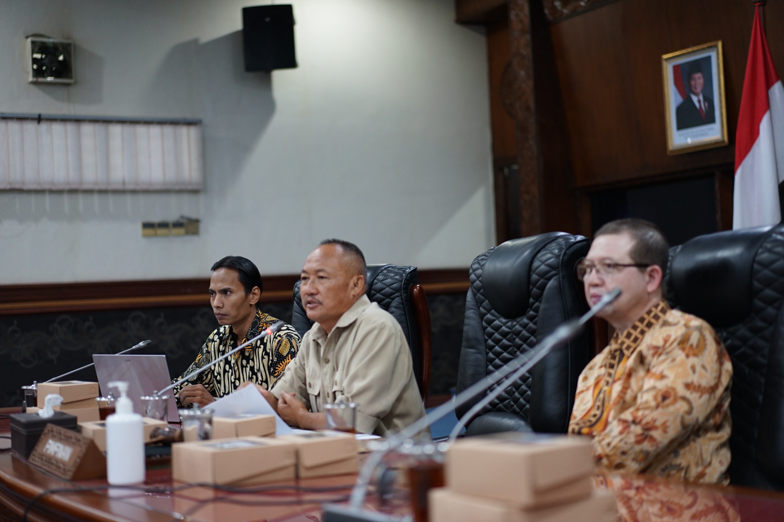 Pansus Bahas Evaluasi Perda Keterbukaan Informasi melalui Public ...